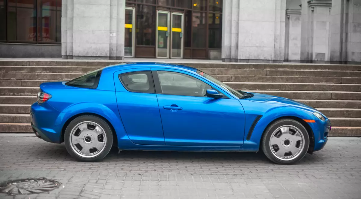 Trīsstūra kulta: Mazda Rx-8 38086_5