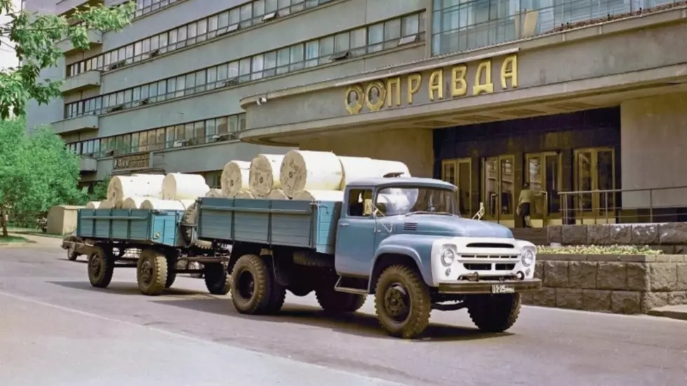 ในภาพ: ZIL-130 '1966-74