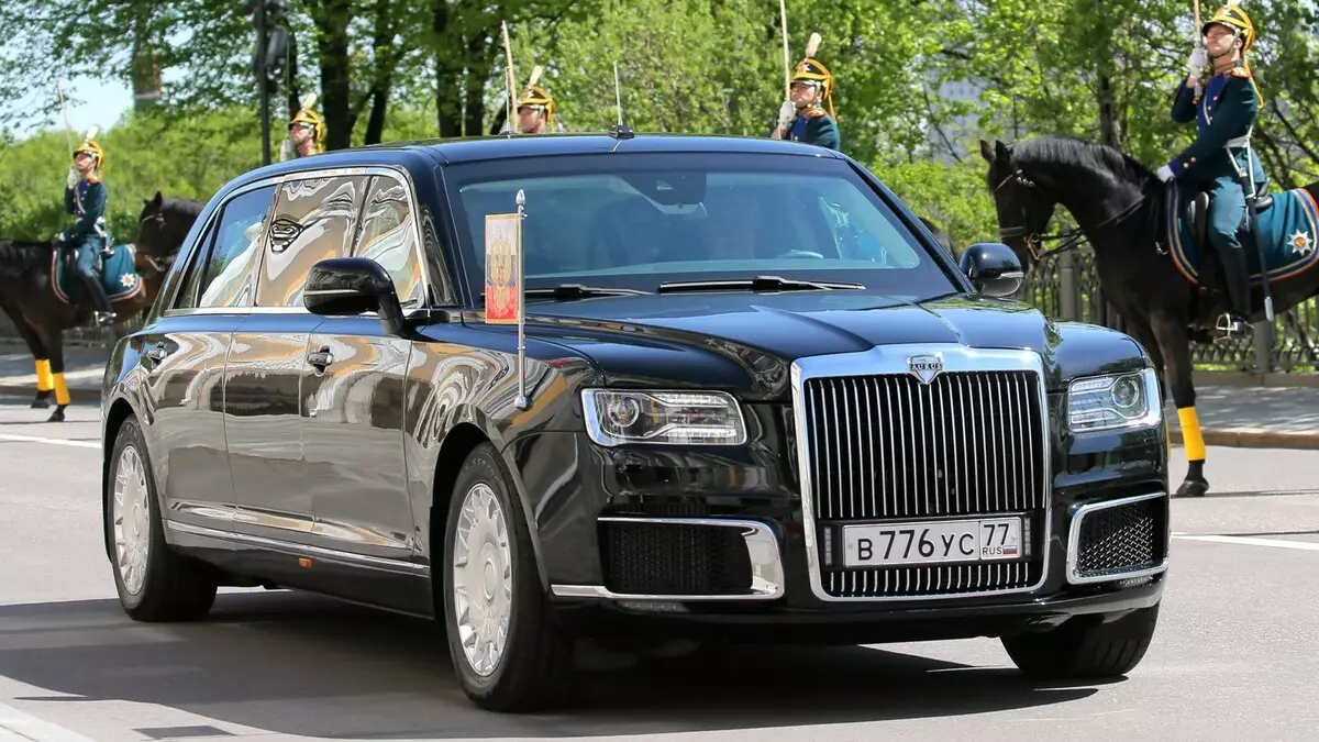 ဓာတ်ပုံတွင်: Limousine Aurus Senat