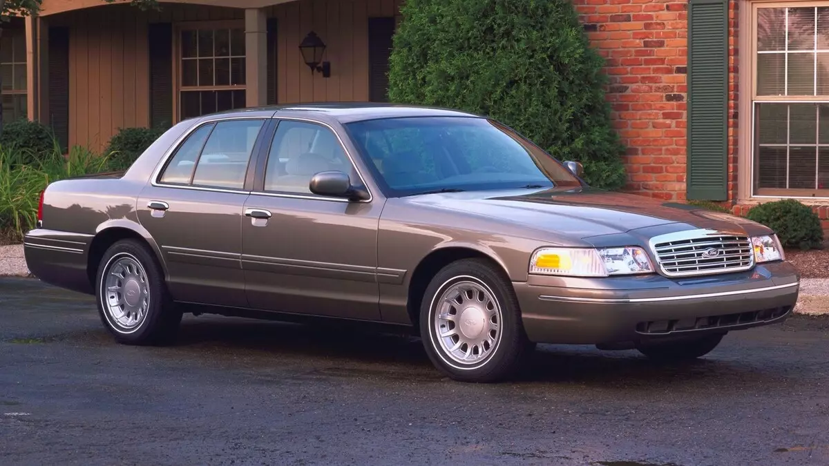 Í myndinni: Ford Crown Victoria '1998-2011