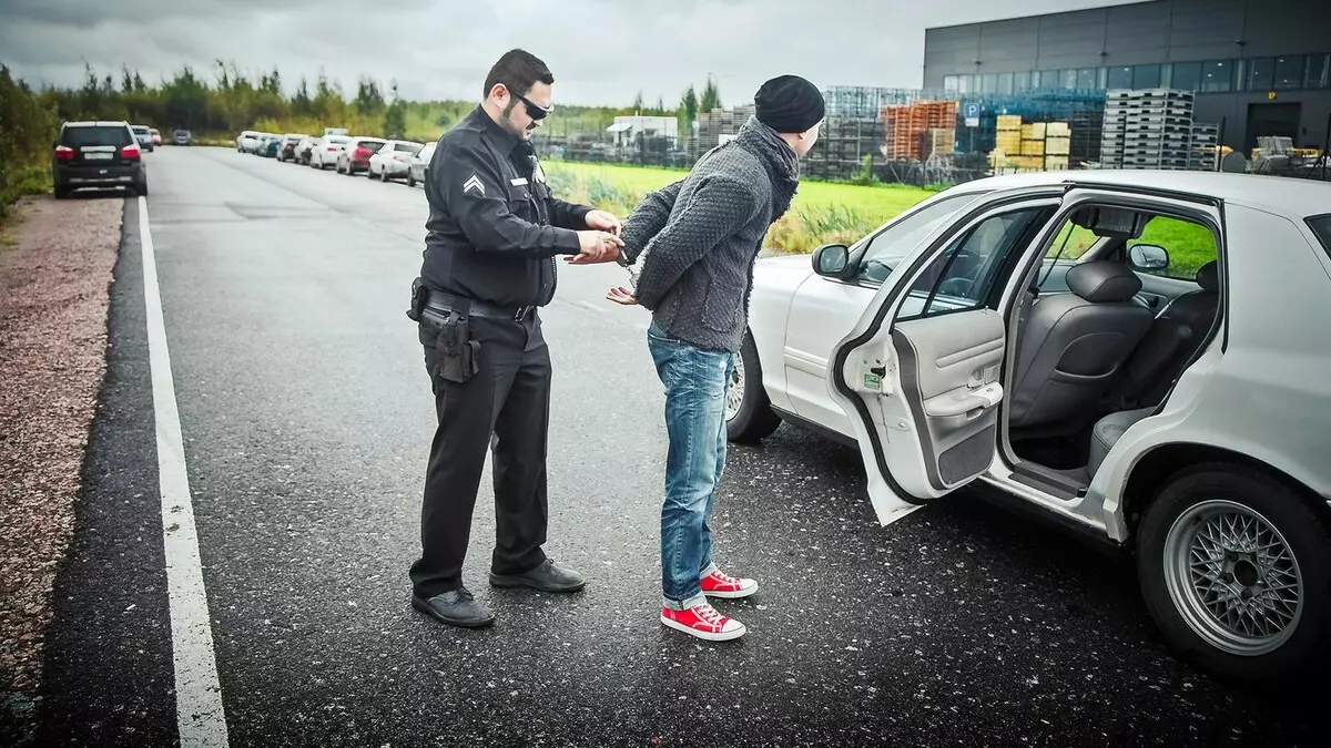 Polizist in Weiß: Erfahrung von Ford Crown Victoria 38475_4