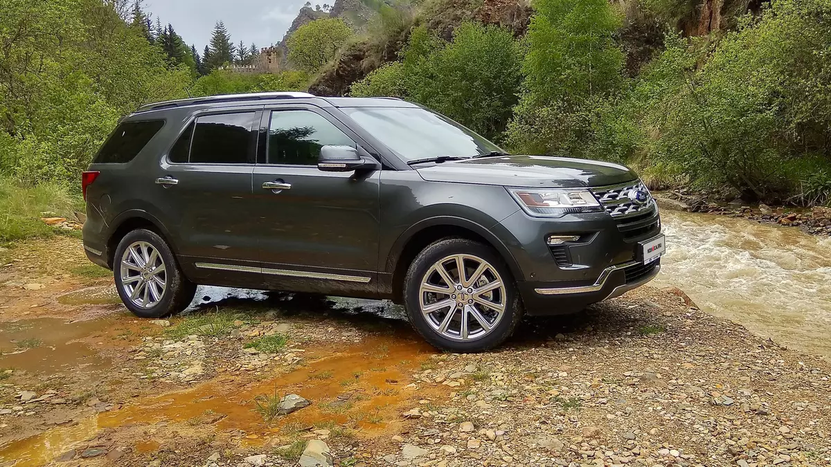 Хто не без граху: тэст-драйв абноўленага Ford Explorer 38476_46