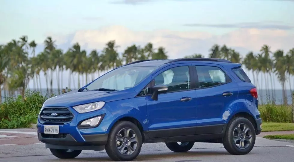 Абноўлены Ford EcoSport «крочыць» па планеце 38477_9