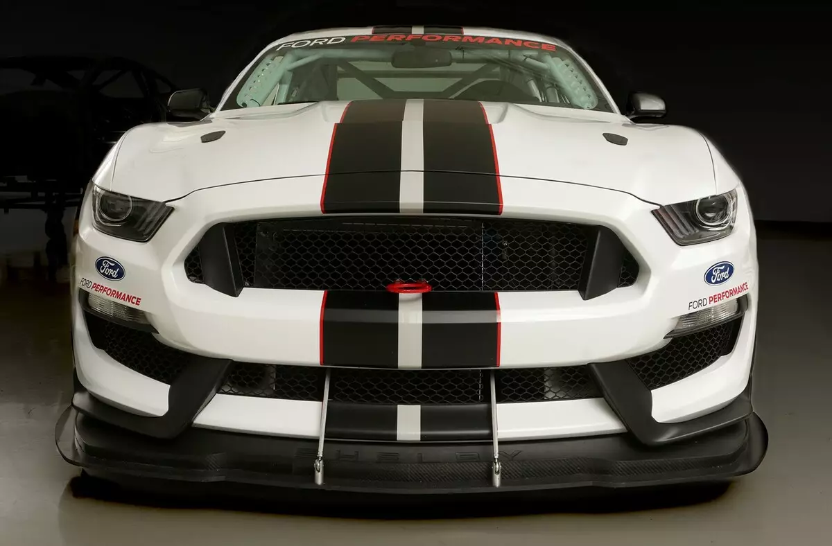 Voiture de course Shelby FP350S