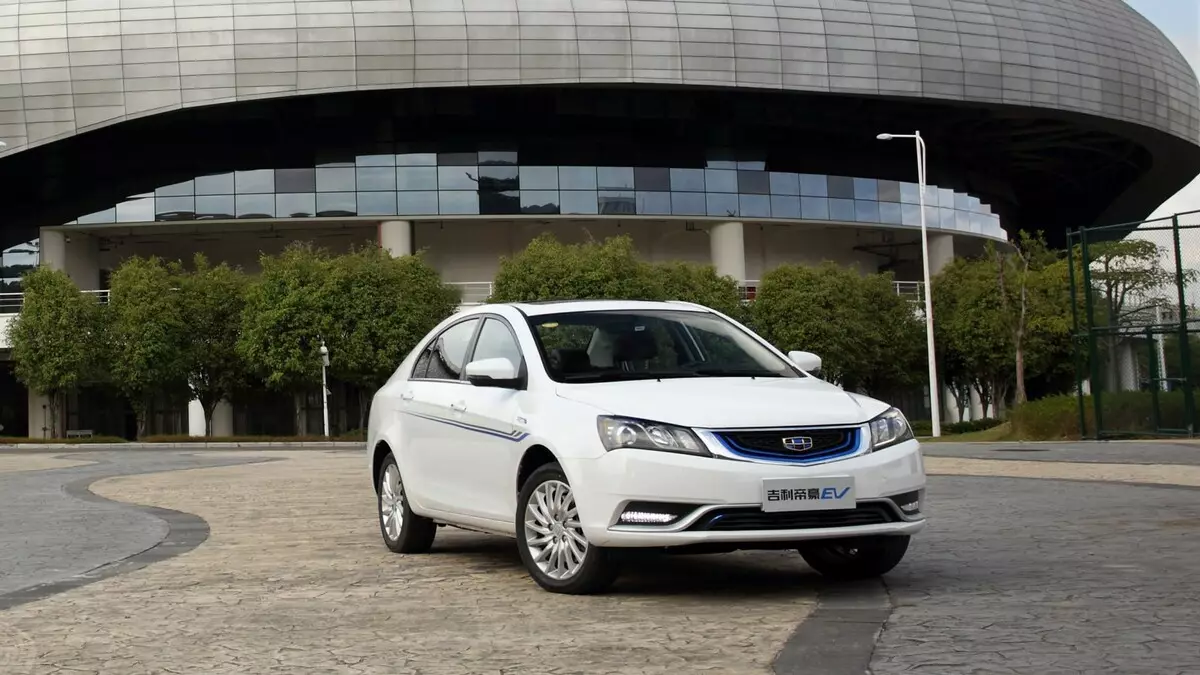 The Geely Emgrand EV300 electrical sedan is able to pass up to 350 km on one charging. Sales in October exceeded 2,700 pieces.