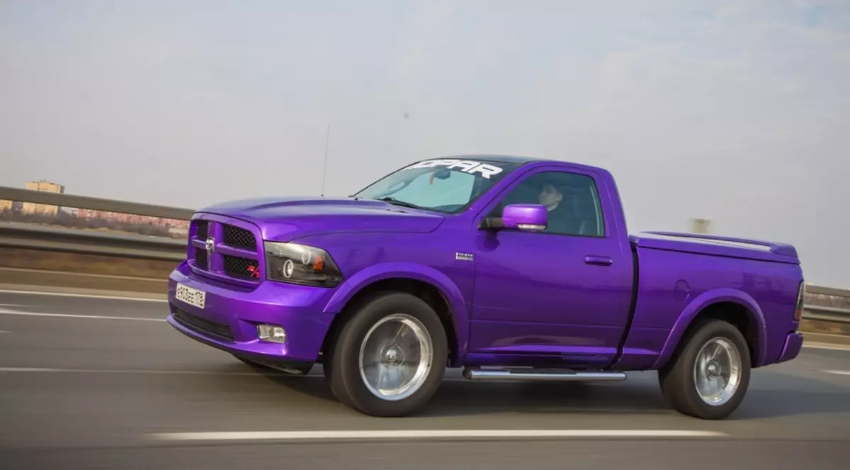 Dodge RAM ၏ပိုင်ဆိုင်မှုအတွေ့အကြုံ - ဘယ်အချိန်မှာခရမ်းရောင်အားလုံး 38547_13