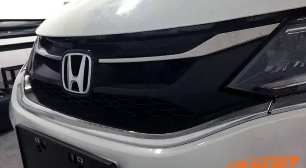 Honda Jade Compactment nûvekir. Wêneyên Pêşîn 38567_1