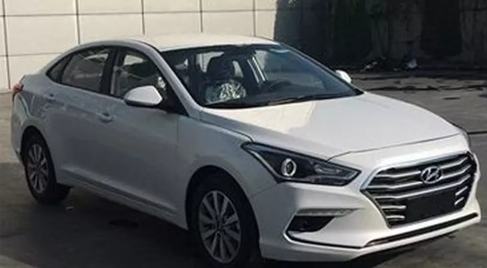 عکس از Sedan Sedan Hyundai Mistra ظاهر شد 38594_1