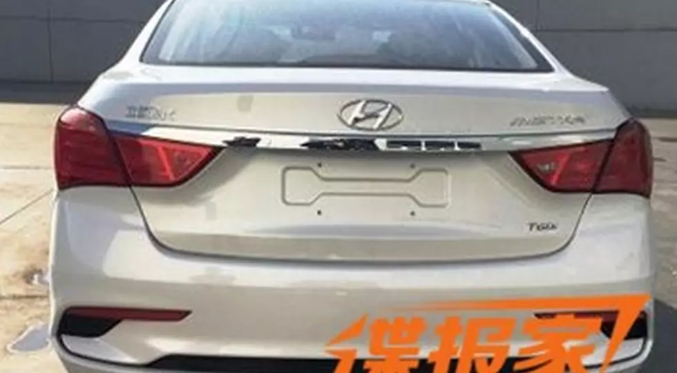 Alionekana picha ya Sedan Hyundai Mistra 38594_2