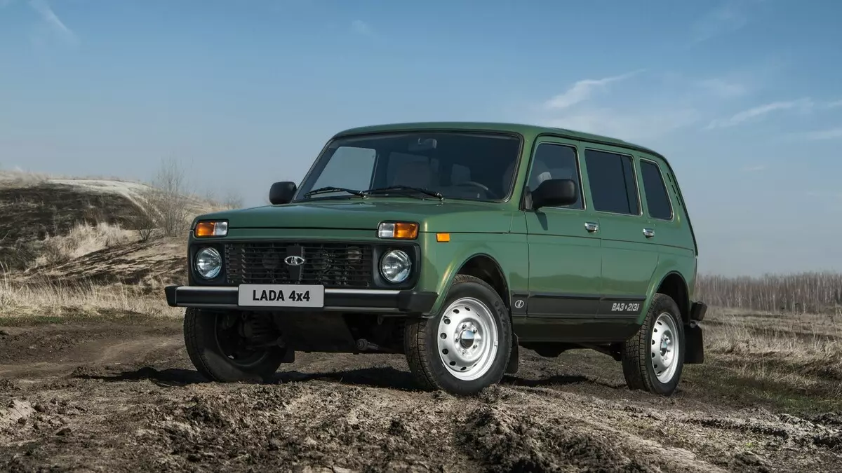 사진 : 현재 Lada 4x4 5D.