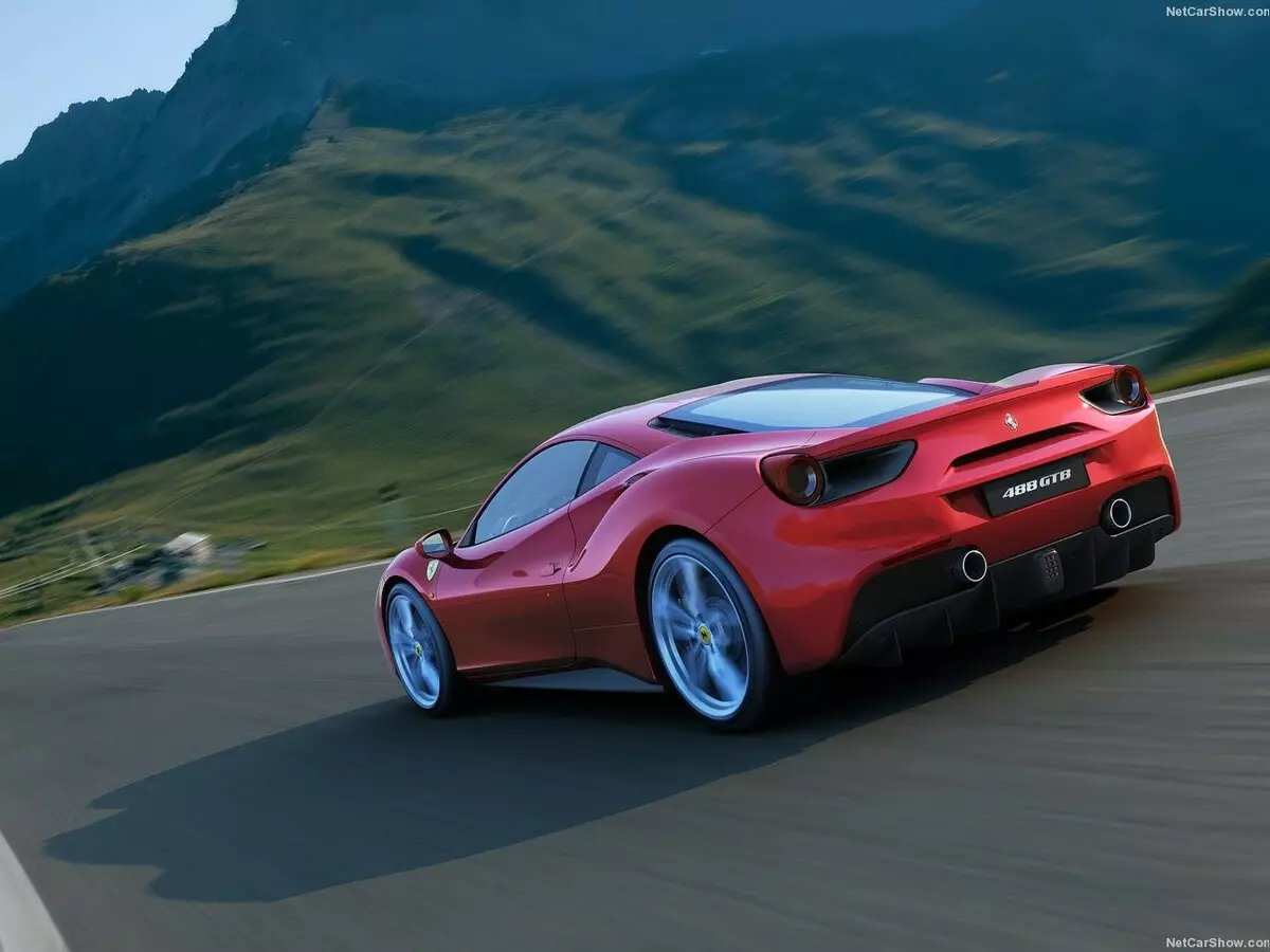 Ferrari er að þróa andstæðing fyrir Porsche 911 GT2 og McLaren 720s 38742_2