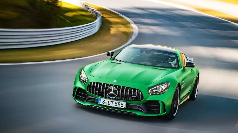 Базардандырғыш жылан: Mercedes-amg gt gt gt gt r спорттық аккумула 38746_3