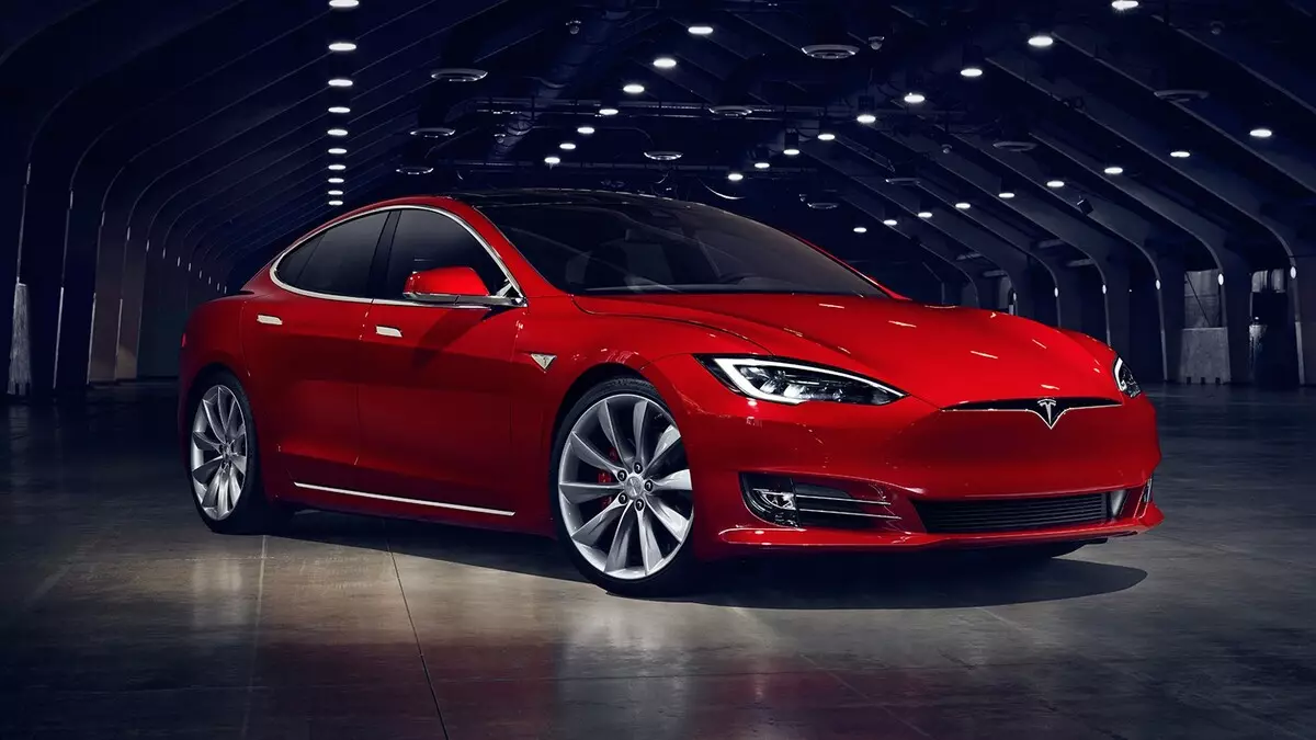 Fotoğrafta: Tesla Model s