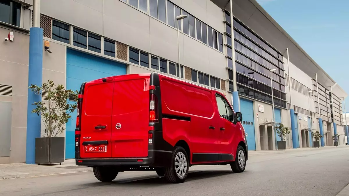 Nissan stellte einen neuen NV300 vor 38851_26