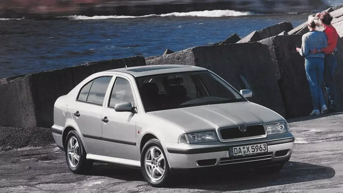 ஆக்டவியா மூத்த: அபிவிருத்தி வரலாறு மற்றும் ஜேர்மன் டிரெயில் škoda Octavia i 38917_4