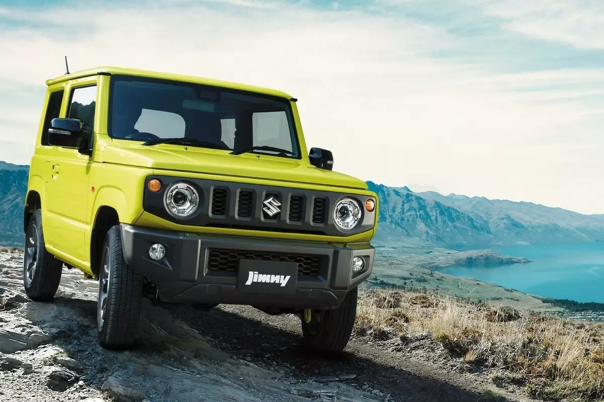 Tämä on Jimny-versio japanilaisille markkinoille, joka on varustettu pienellä turbo-moottorilla 658