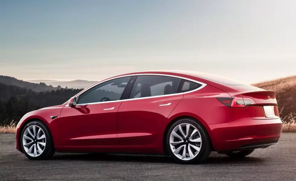 Tesla Model 3.