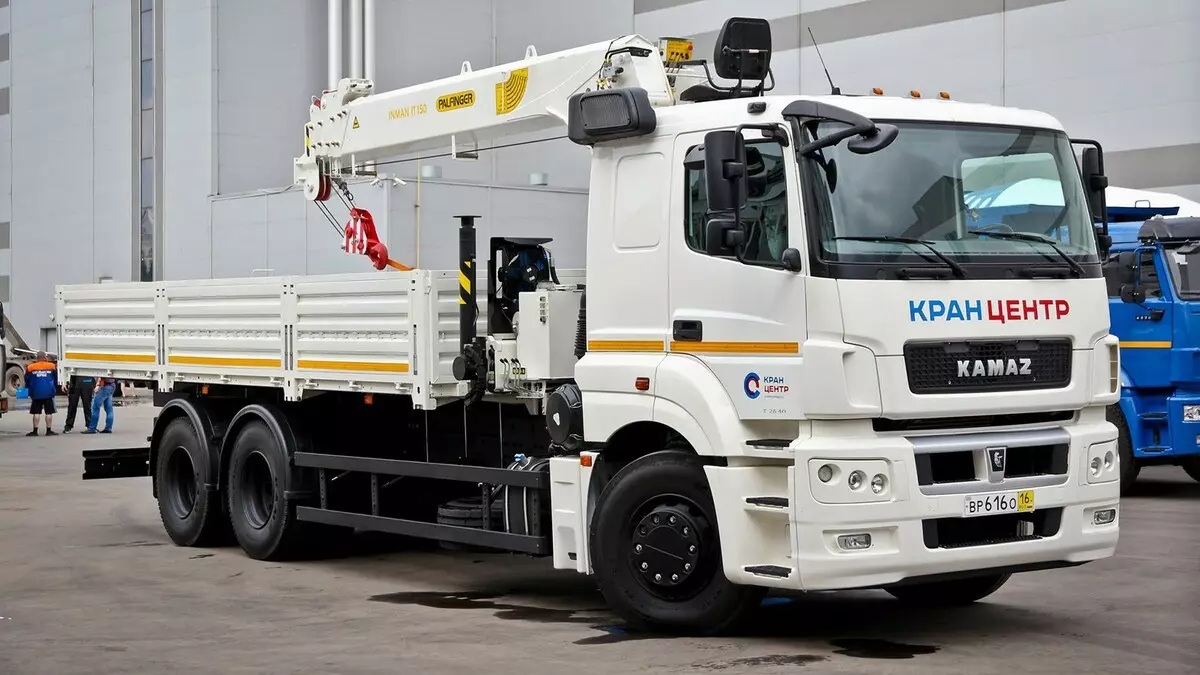 ფოტოში: Kamaz-65207