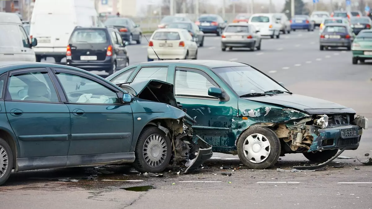 Cars Crash Collire v Urban Street