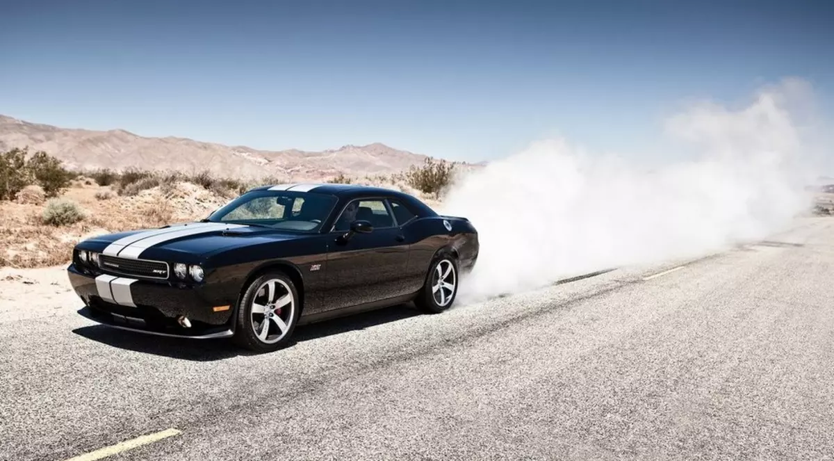 dodge-challenger_srt8_392_2012_1024x768_wallpaper_0b.jpg.