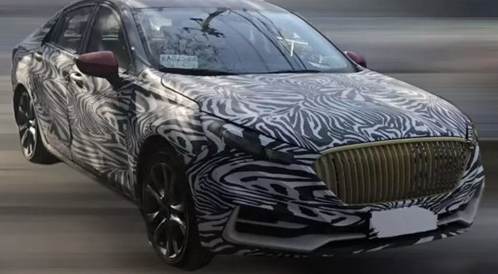 Chinesesch Premium Sedan huet erëm op der Kamera gefuer 39414_1