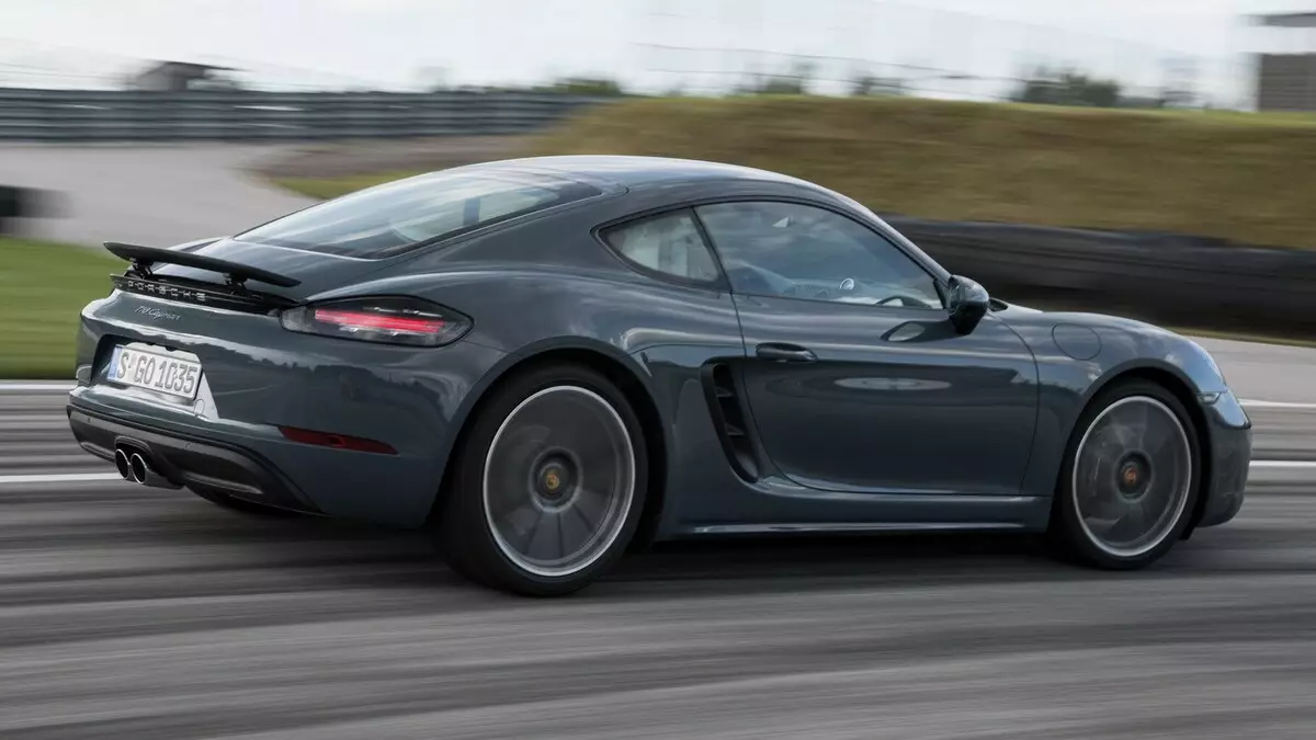 Porsche 718 Cayman.