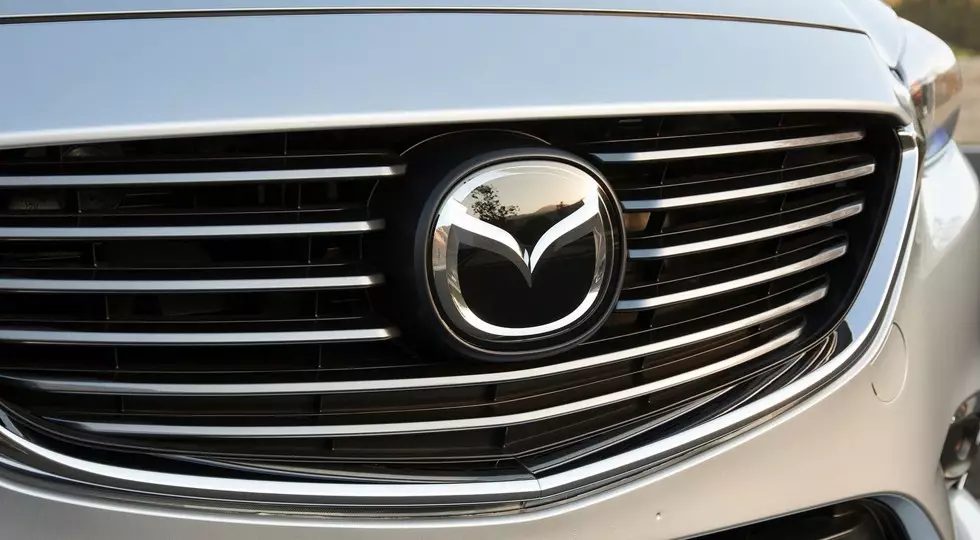 Լուսանկարում, Mazda Logo