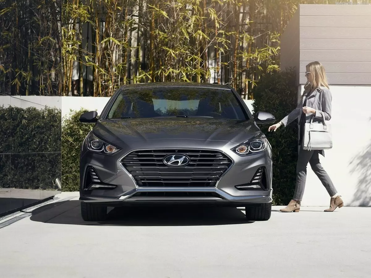 Hyundai, sonata bərpa üçün qiymətləri nəşr etdi 39521_1