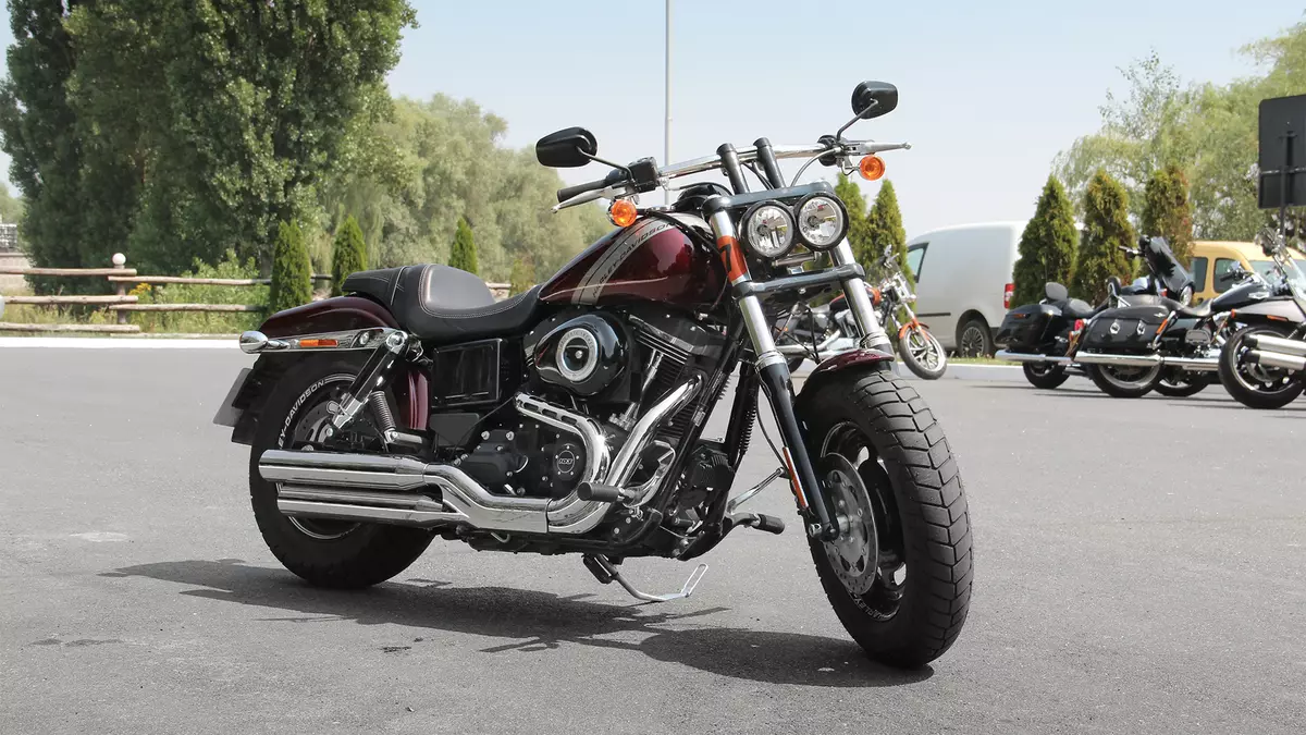 Din nou, grăsime: Drive de testare Harley-Davidson Fat Bob 39536_17