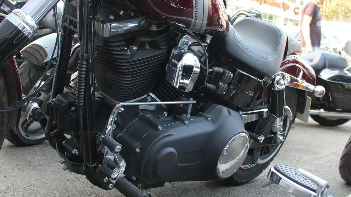 Din nou, grăsime: Drive de testare Harley-Davidson Fat Bob 39536_9