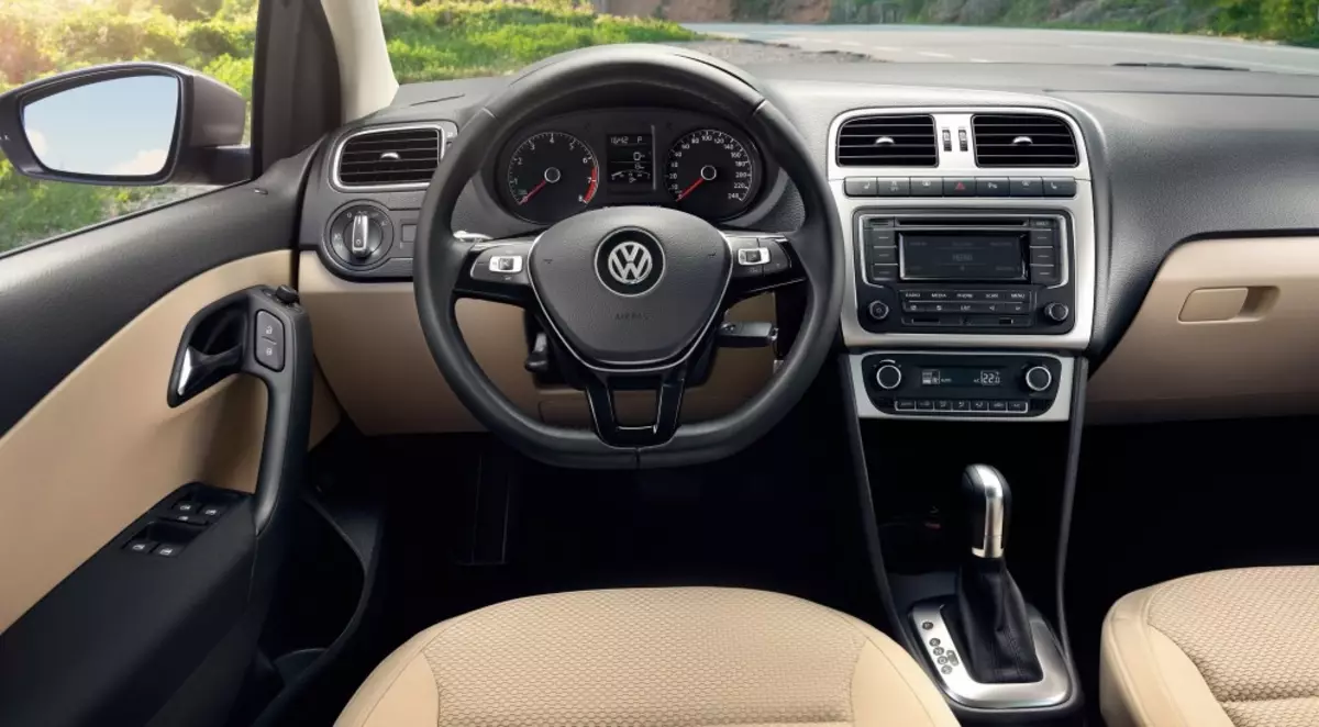 Ang Volkswagen dili makunhuran ang mga presyo alang sa mga awto sa Russia 396_3
