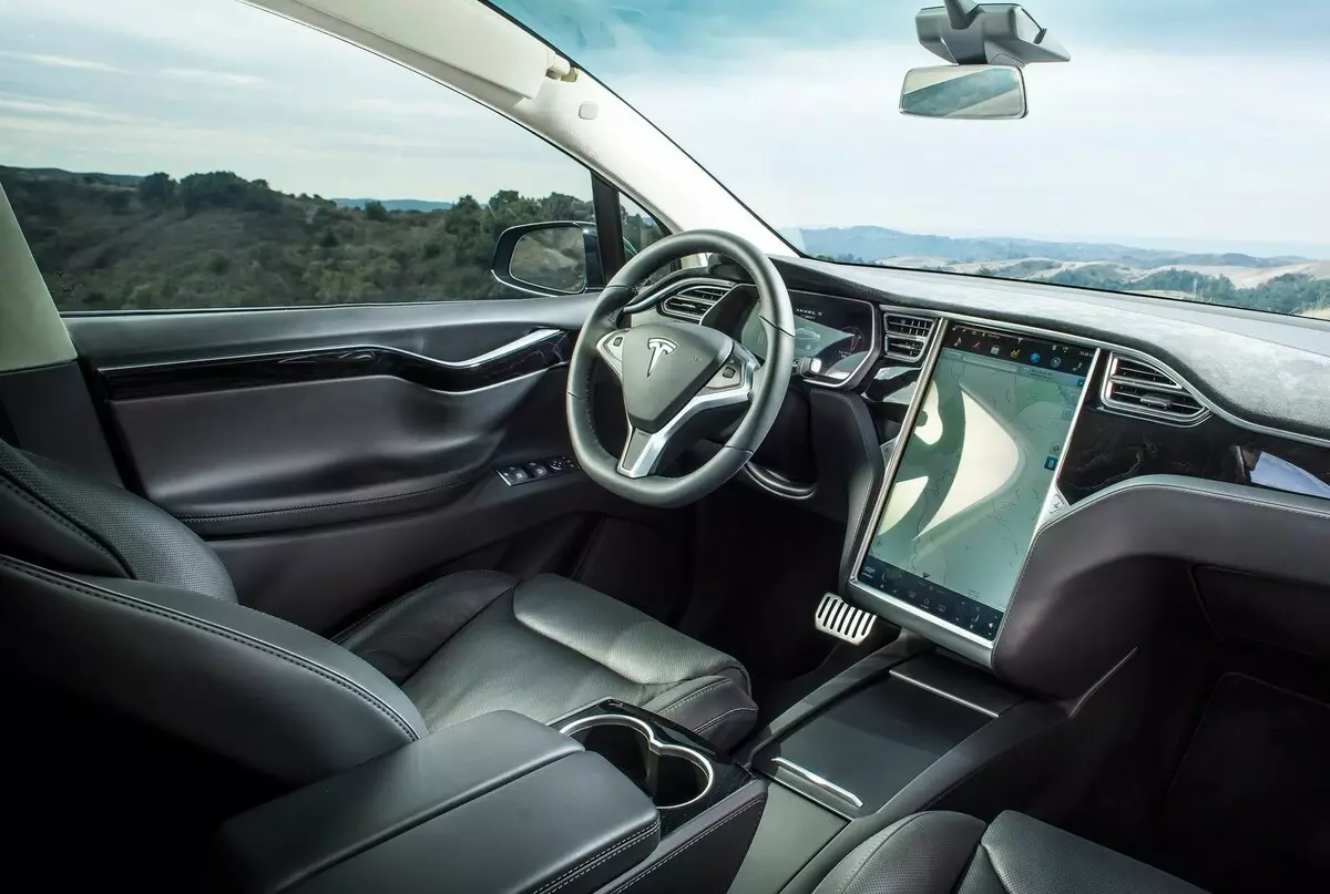 На фота: інтэр'ер Tesla Model X
