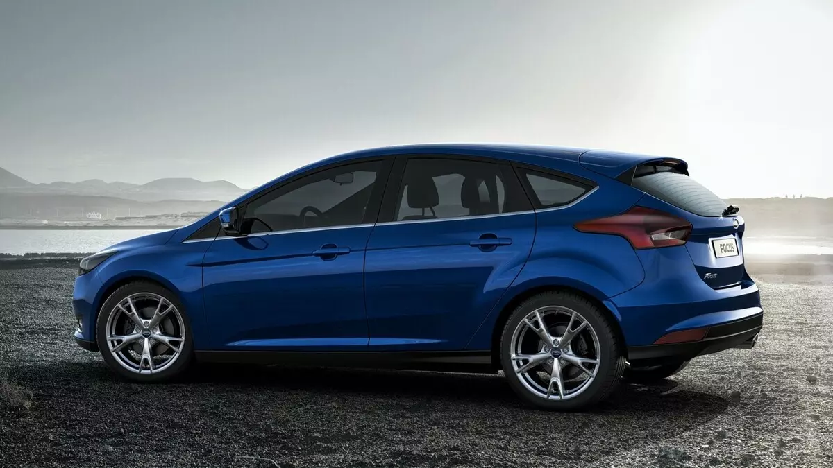 Hitam pada putih: Ford telah menyediakan versi baru Fiesta dan fokus 39879_7