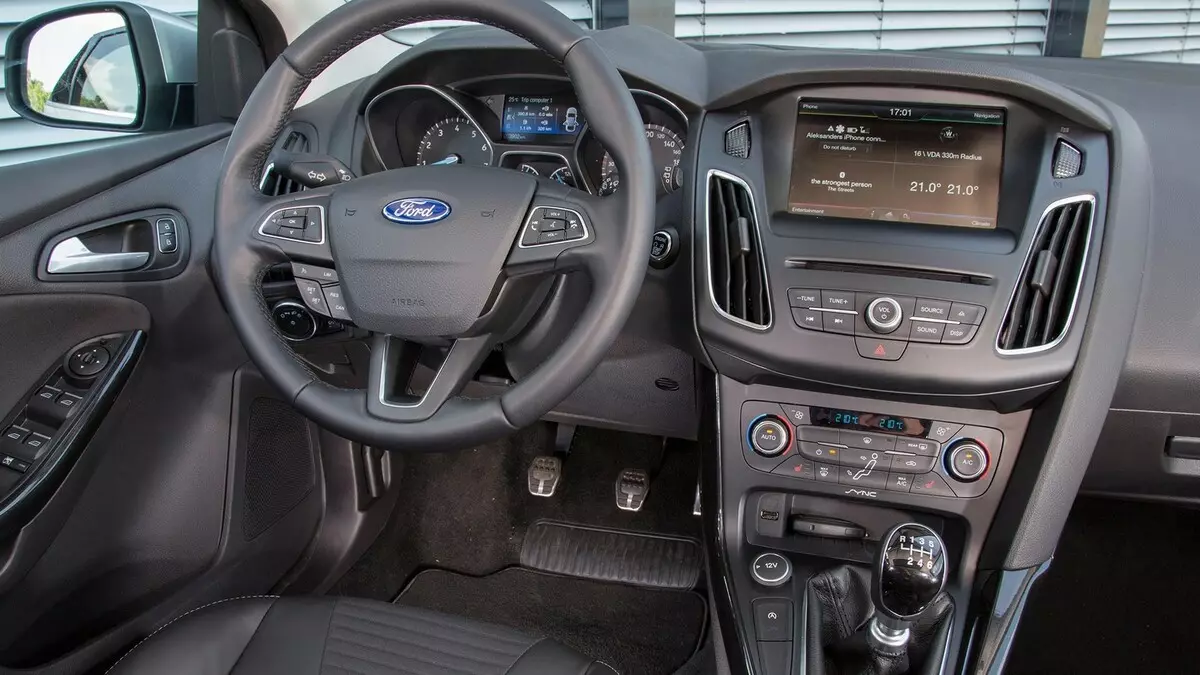 Negro en branco: Ford preparou novas versións de Festa e Focus 39879_8