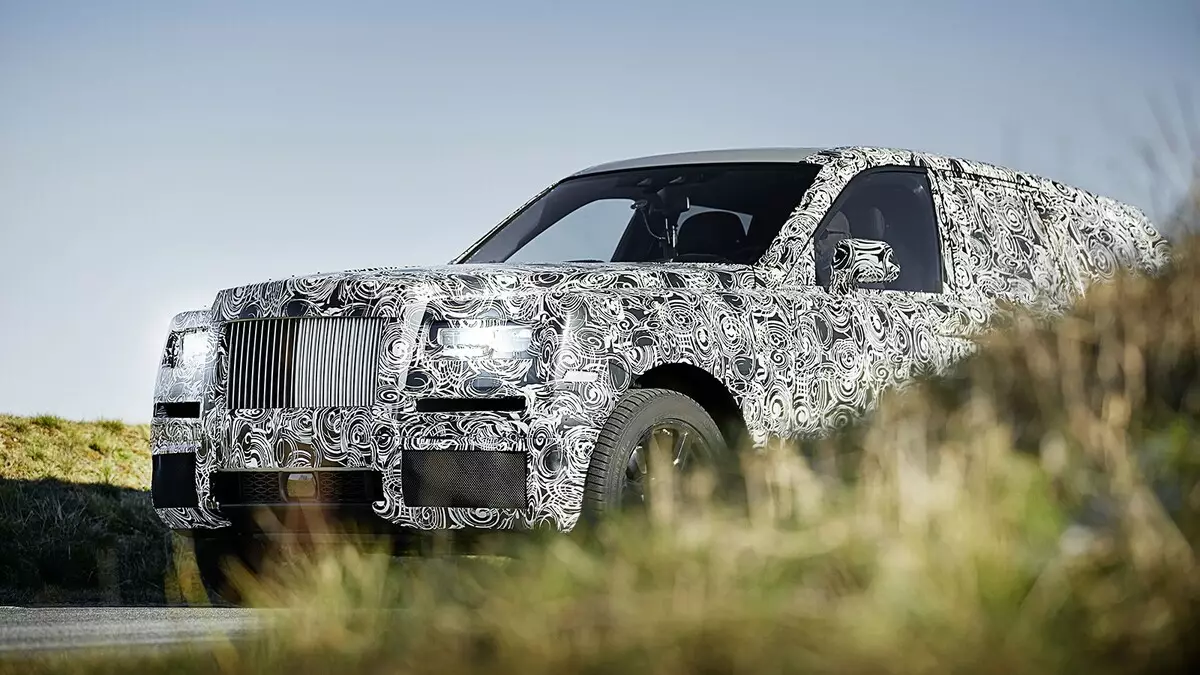 In the photo: Test prototype Rolls-Royce Cullinan. Cullinan and X7 will be created on different platforms.