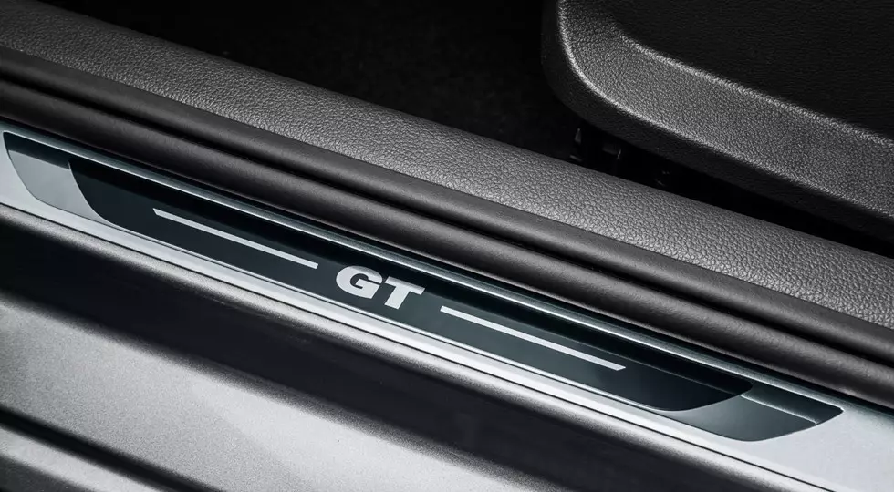 Volkswagen POOLO GT сунуштап, дилерлердин сырткы көрүнүшүнө арналган мөөнөттөрдү чакырды 40088_6