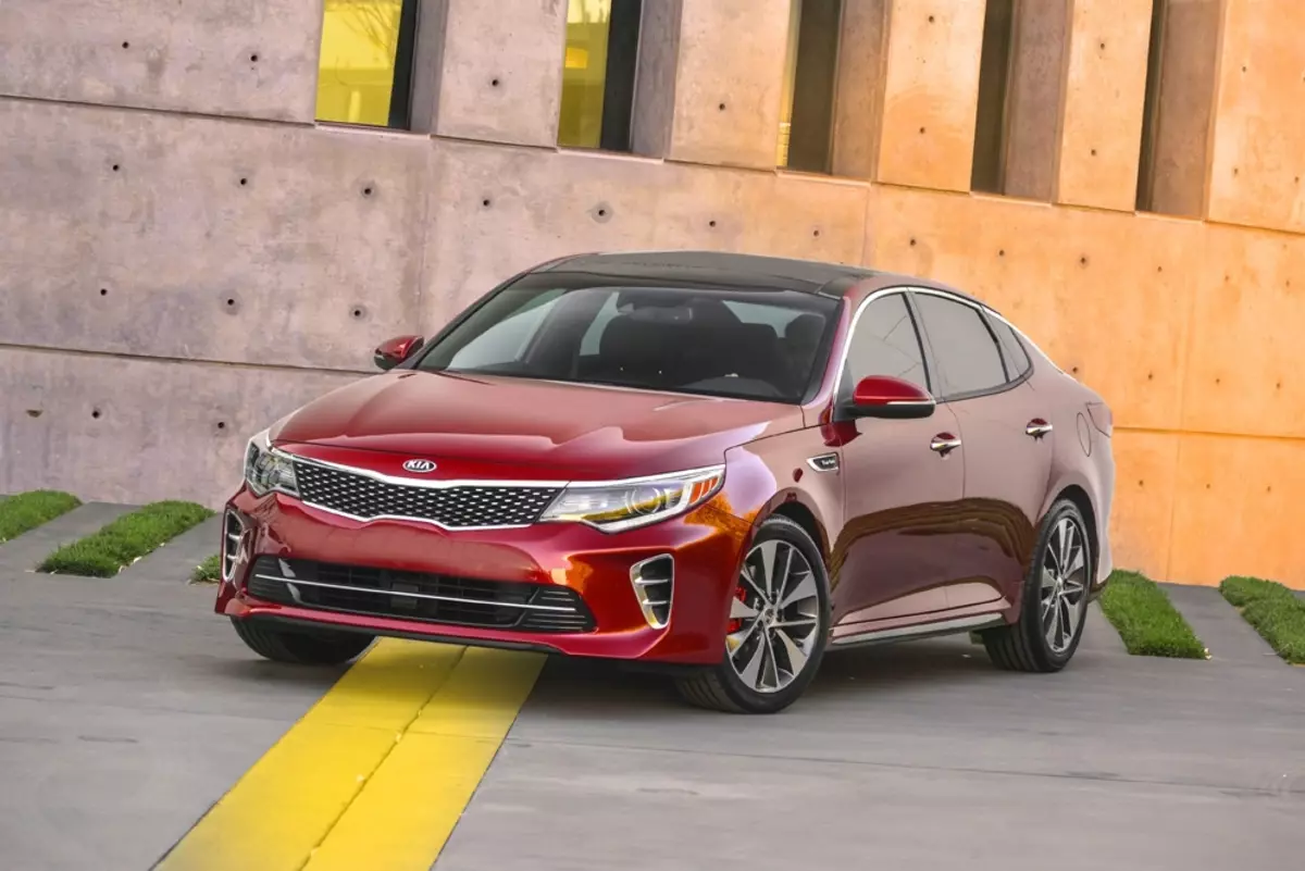 Sportoj KIA OPTIMA venos al Eŭropo 40114_1