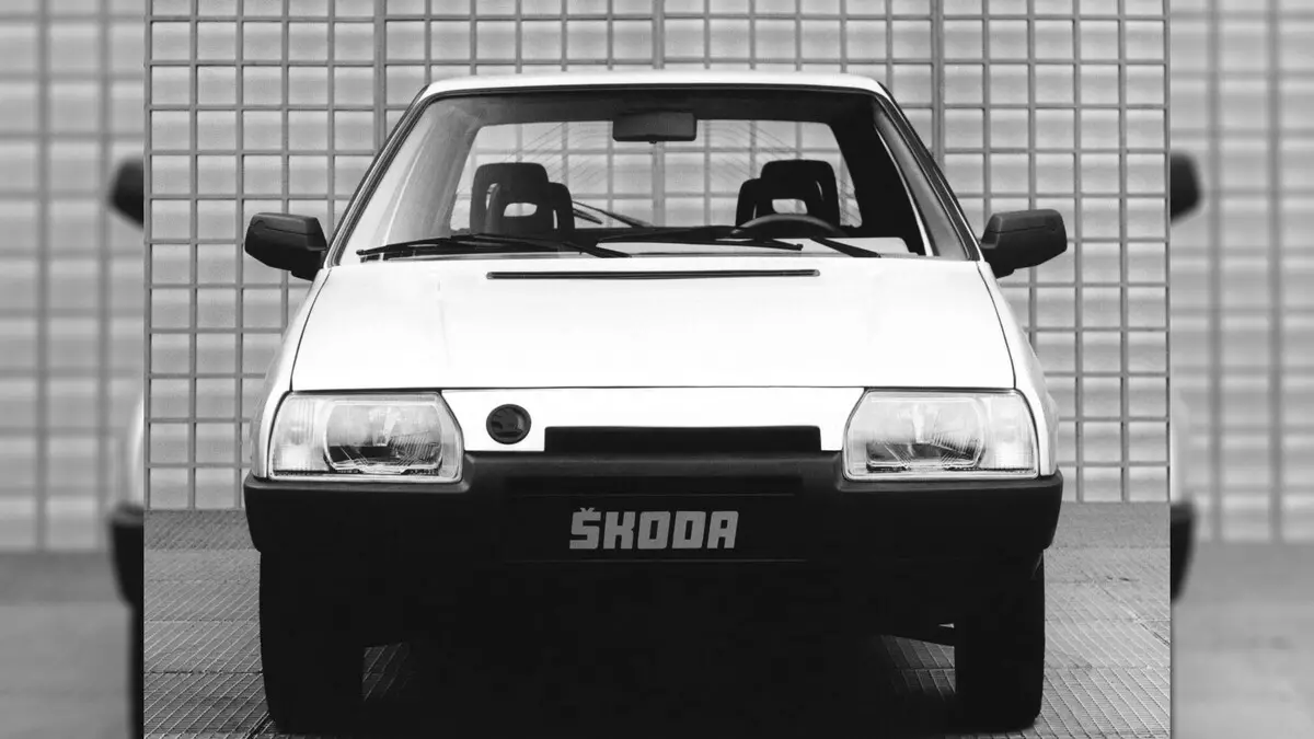 Czech in Italian costume: the history of the development and fate of Skoda Favorit 40144_14