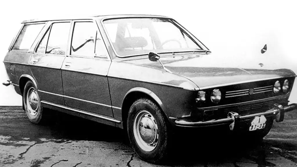 Czech in Italian costume: the history of the development and fate of Skoda Favorit 40144_5