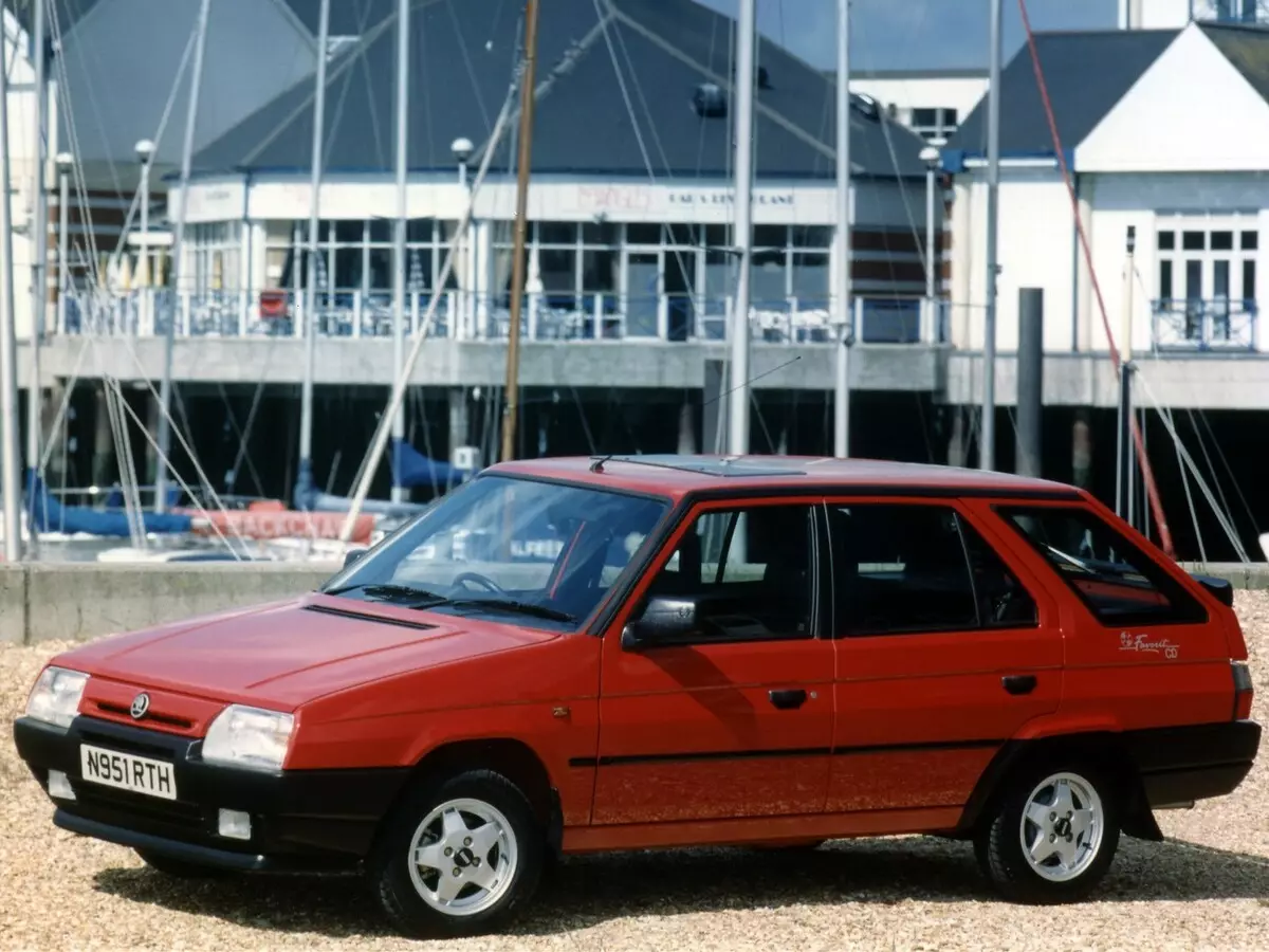 Czech in Italian costume: the history of the development and fate of Skoda Favorit 40144_70