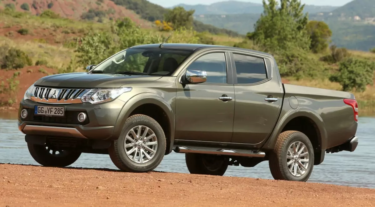 Оголошено російські ціни оновленого пікапа Mitsubishi L200 40285_1