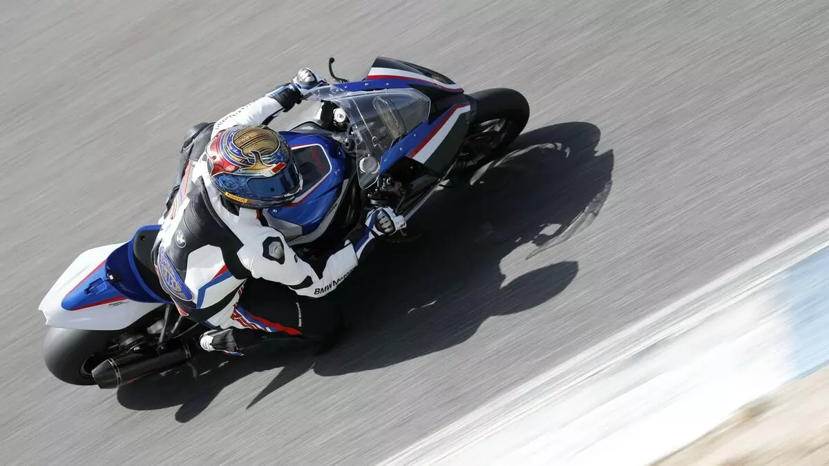 BMW iscenesatt en racing debut superbike 40292_3