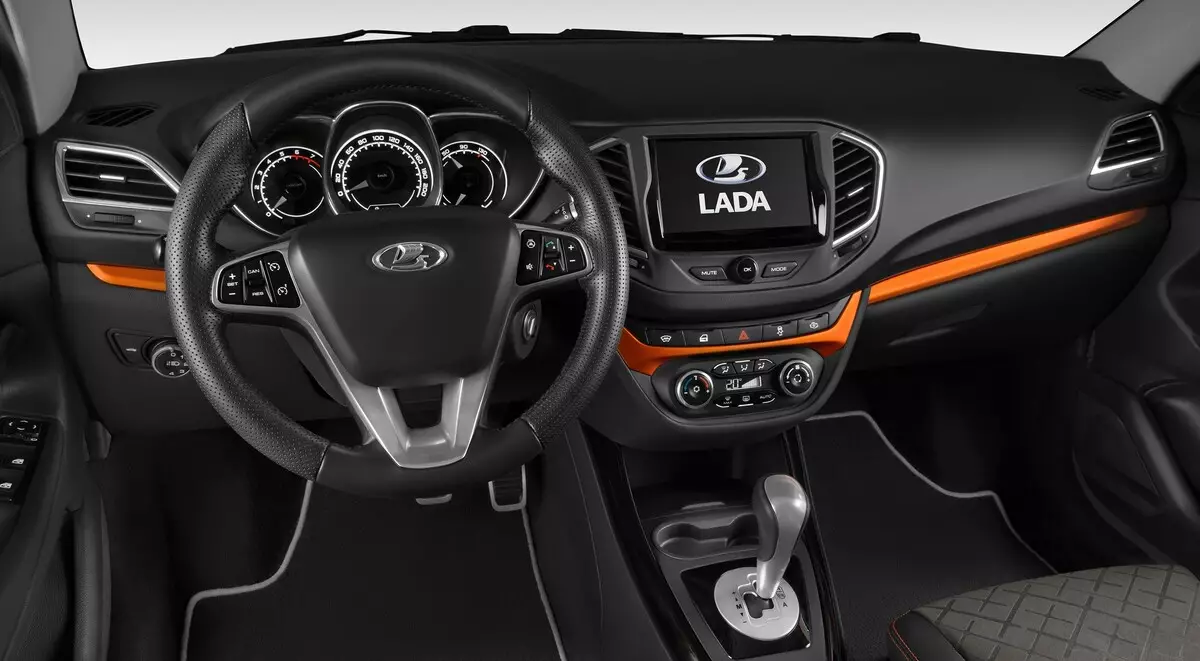 Lada Vesta vagonu Togliatti'de görülüyor. Video 40305_4