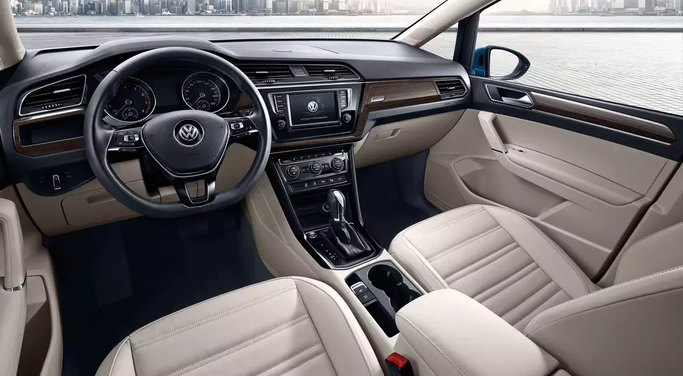Між Touran і Sharan: у Volkswagen буде новий мінівен 40323_5
