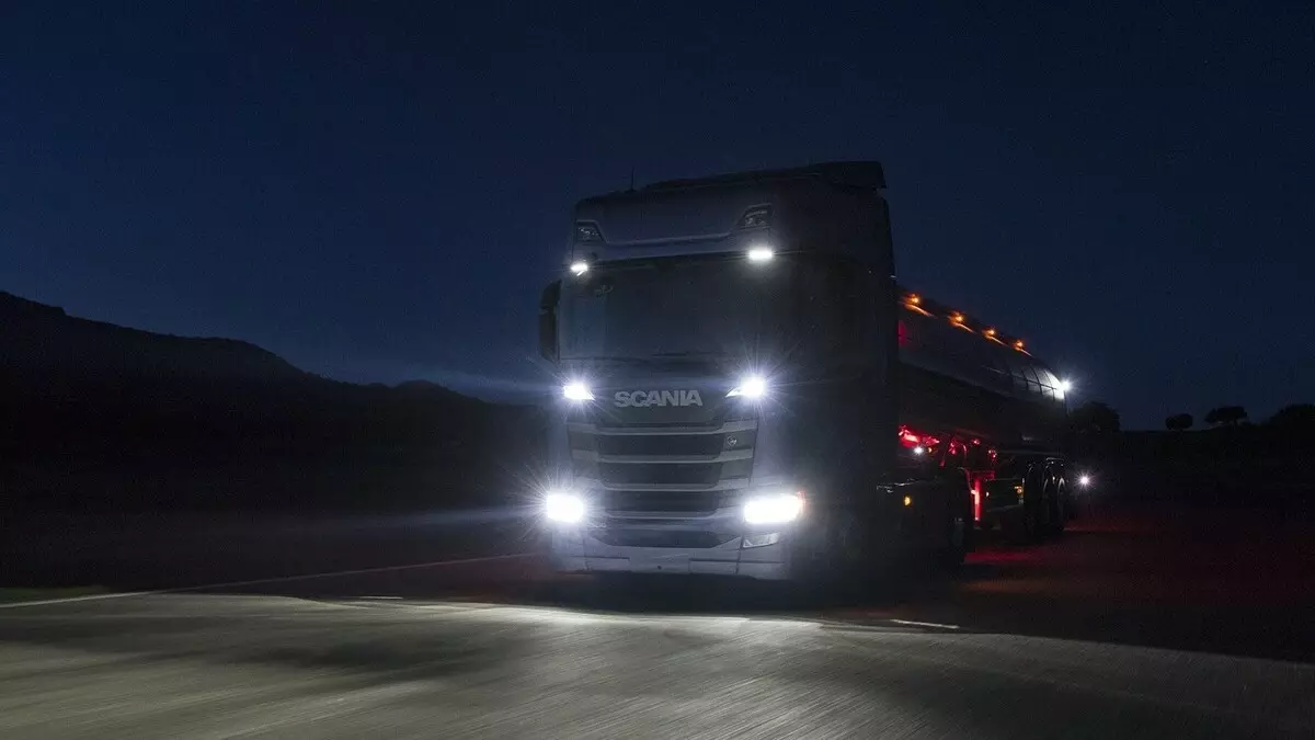 Магистралдык жаңы муун: Сыноо Drive Scania S730 40329_6