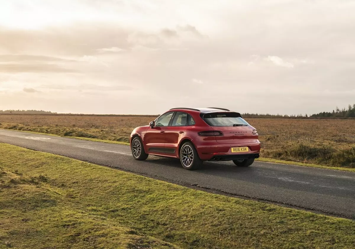 Porsche li ser guhertoya elektrîkê ya xaçerêya Macan xilas dibe 40336_2