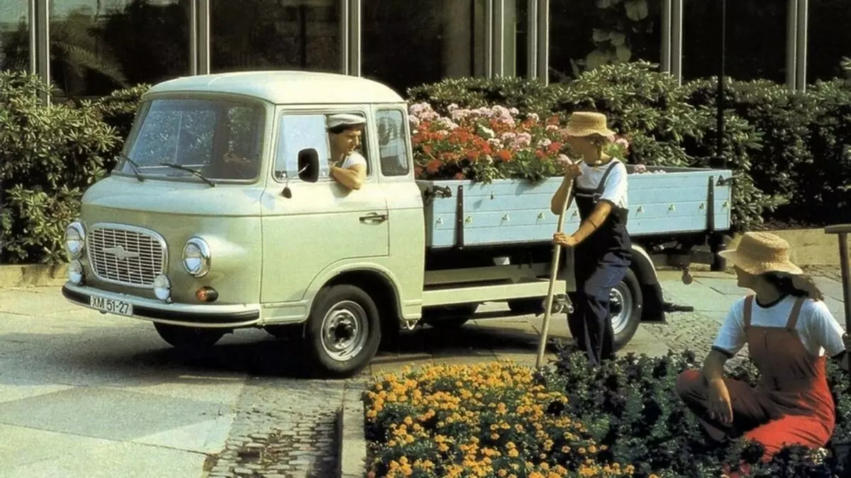 Barkas_b1000_pritschenwagen_1