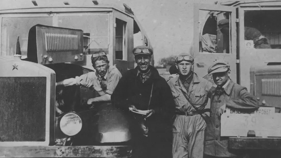Andronov (extreme left) with Yag trucks in the 1934 diesel autotroprgeg