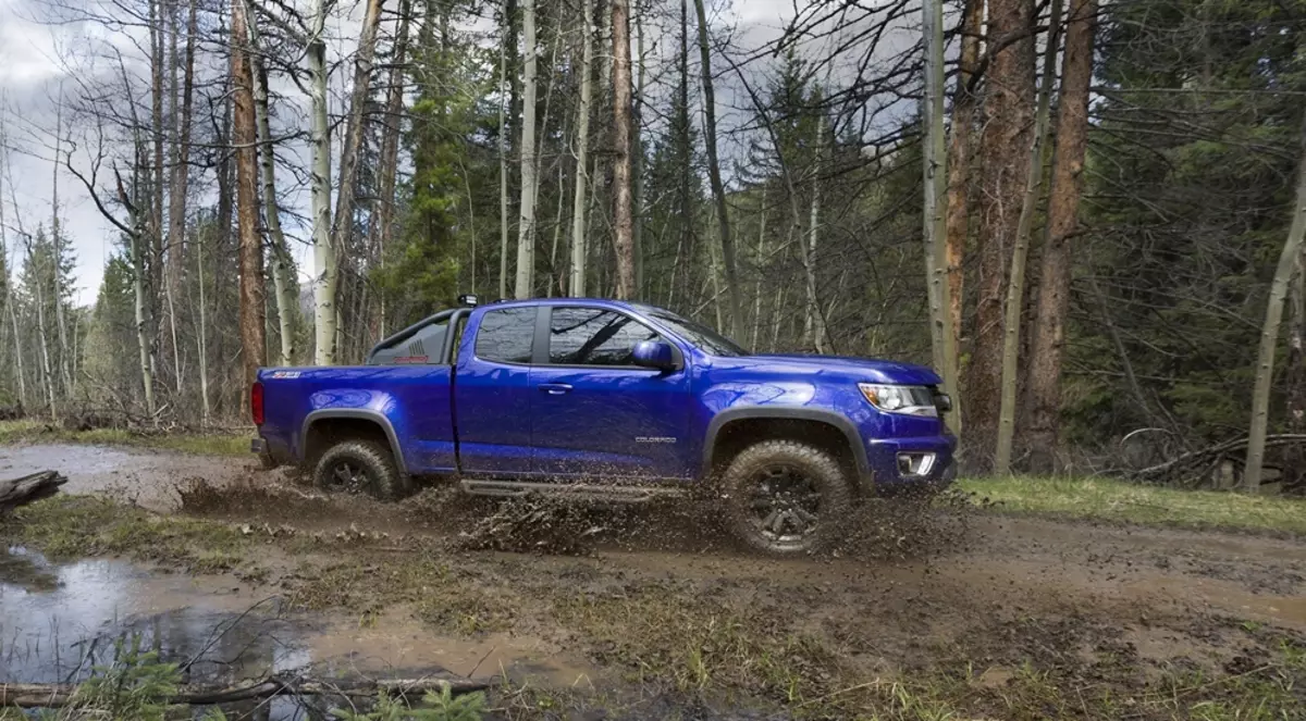 Chevrolet a introdus două sesiuni ale Pickup-ului Colorado: Ediția Midnight și Z71 Trail Boss 40496_3