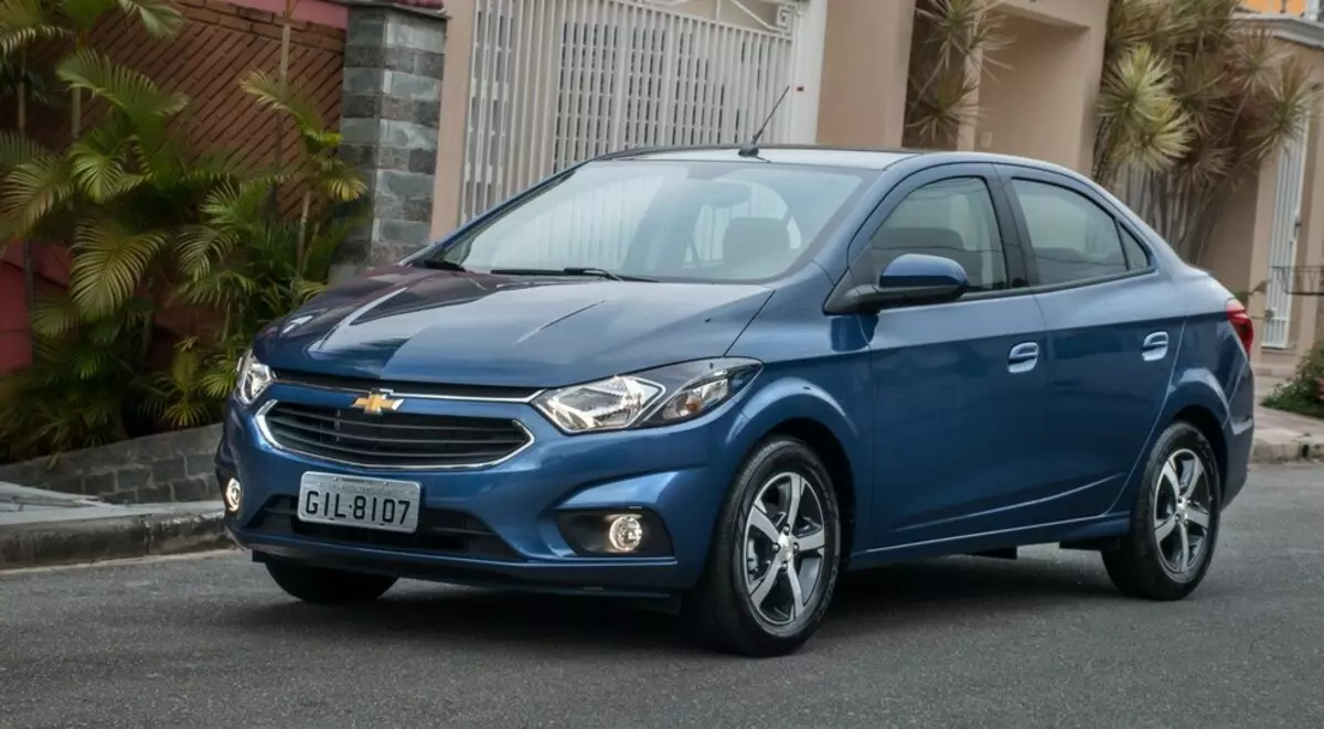 El sedan de Chevrolet Prisma creixerà després de canviar les generacions, però encara seguirà sent cobalt més barat 40529_2